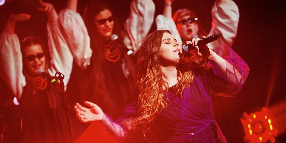 KAZKA: 50 оттенков красного